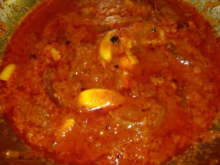 Rajasthani Lehsun Chutney - Zayka Ka Tadka
